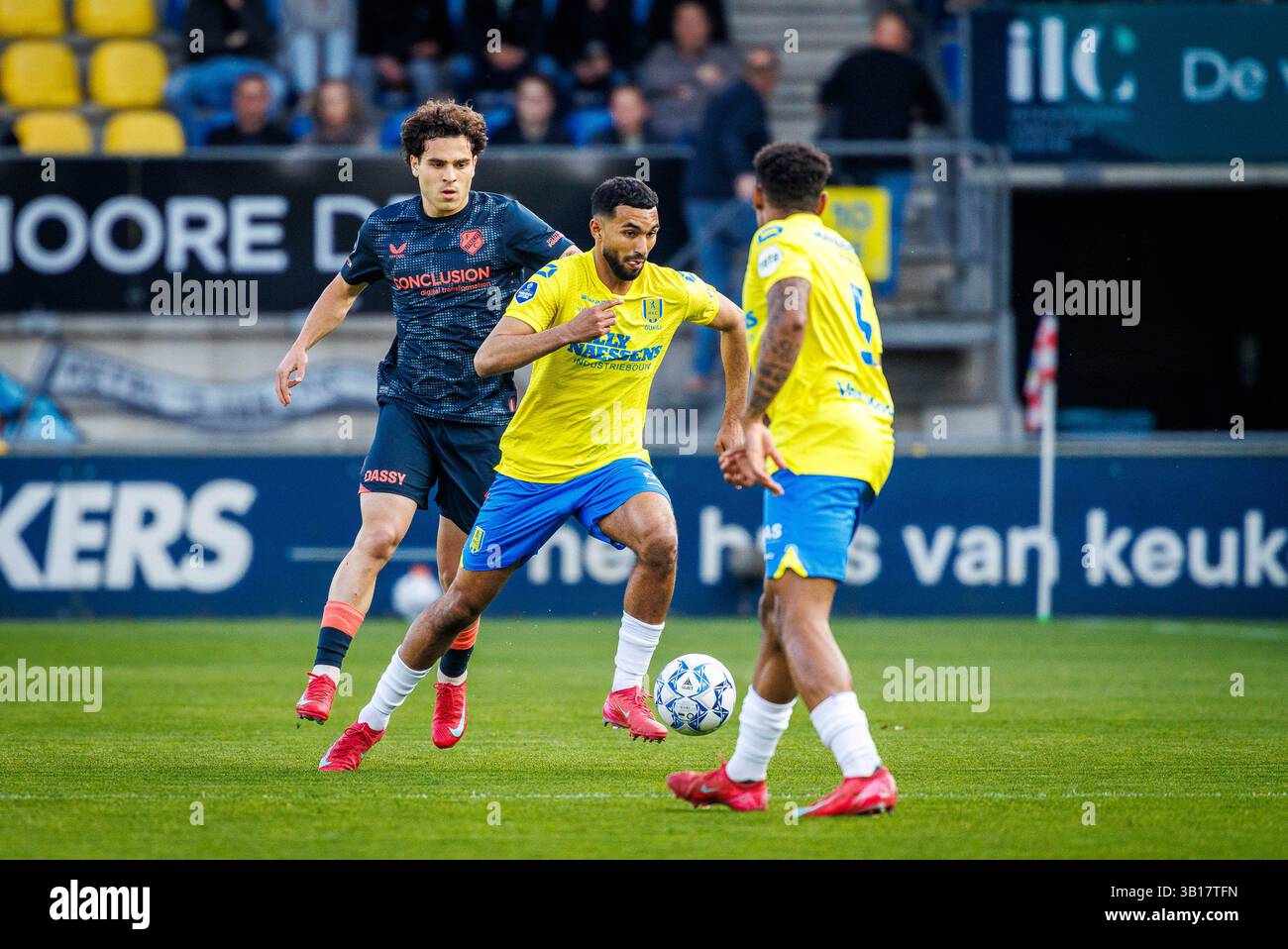 Waalwijk, Netherlands. 25th Apr, 2025. WAALWIJK, 25-04-2025, Mandemakers Stadion, Season 2024 ...