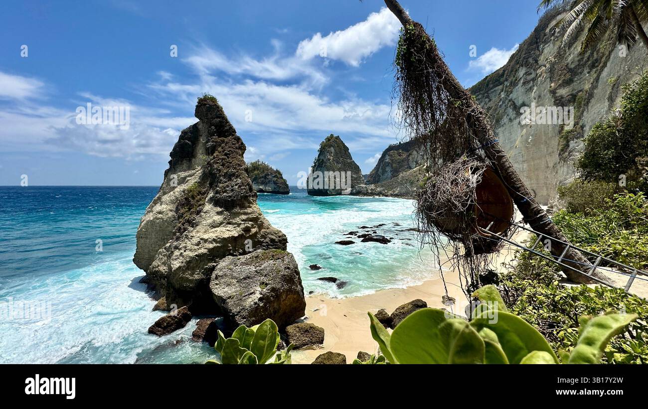 Breathtaking View of Diamond Beach, Nusa Penida – Bali Paradise Photo ...