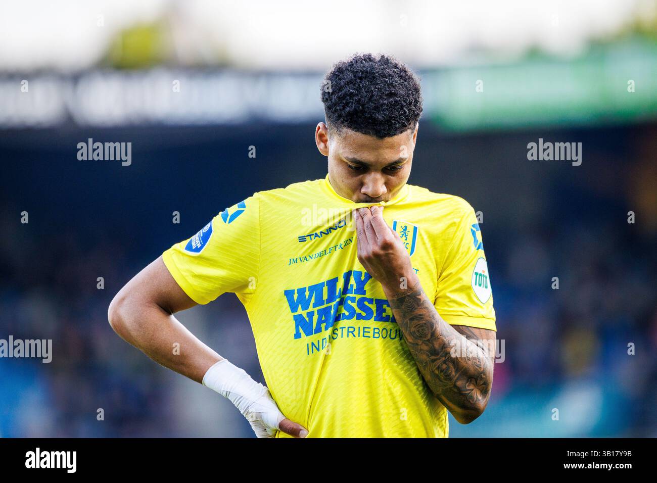 Waalwijk, Netherlands. 25th Apr, 2025. WAALWIJK, 25-04-2025, Mandemakers Stadion, Season 2024 ...