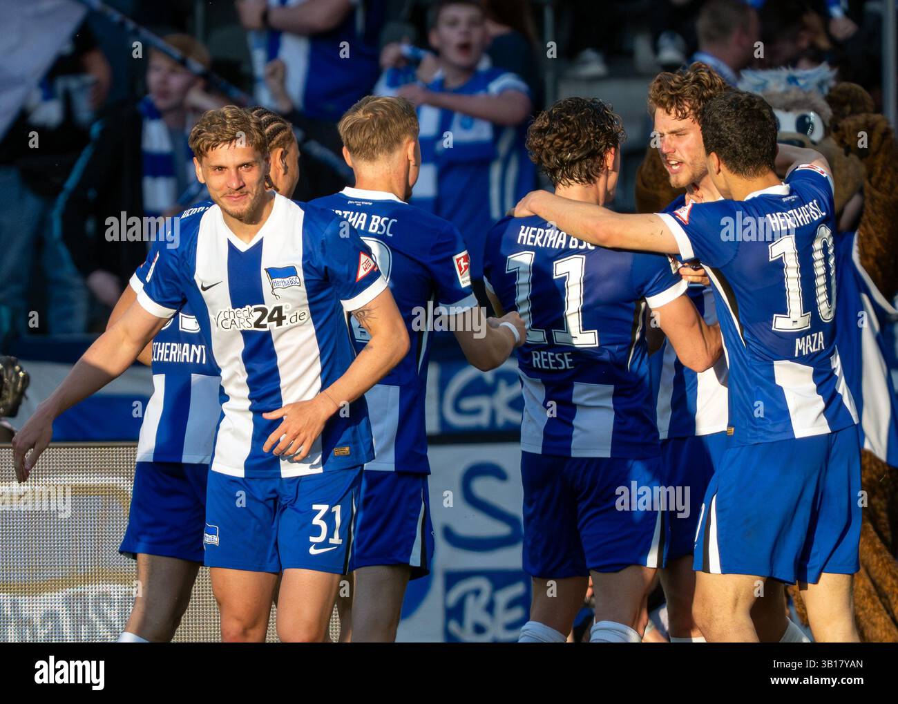 Berlin, Germany. 25th Apr, 2025. Soccer: Bundesliga 2, Hertha BSC - 1 ...