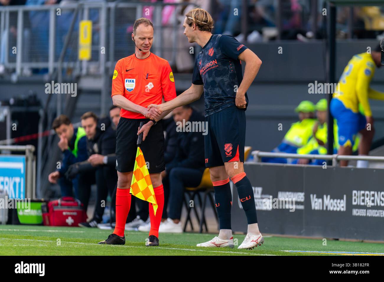 Waalwijk, Netherlands. 25th Apr, 2025. WAALWIJK, NETHERLANDS - APRIL 25: Assistant referee Roy ...