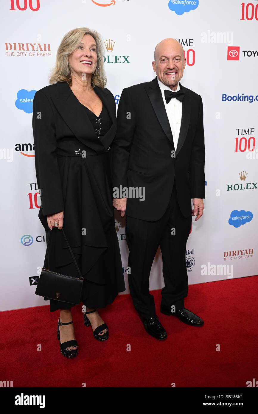 Lisa Cadette Detwiler and Jim Cramer Stock Photo - Alamy