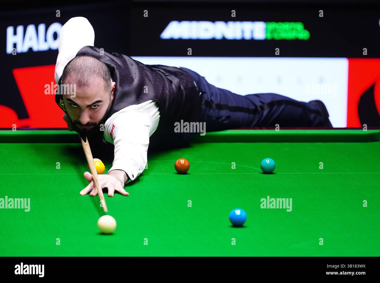 Hossein Vafaei during his match with Mark Williams on day seven of the ...