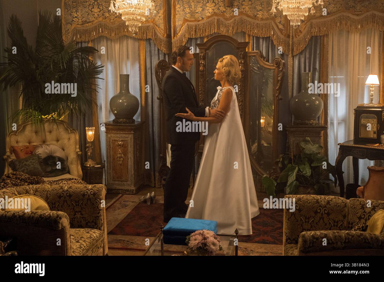 ‘Palm Royale’ Boss and Kristen Wiig on Whether That Finale Wedding ...