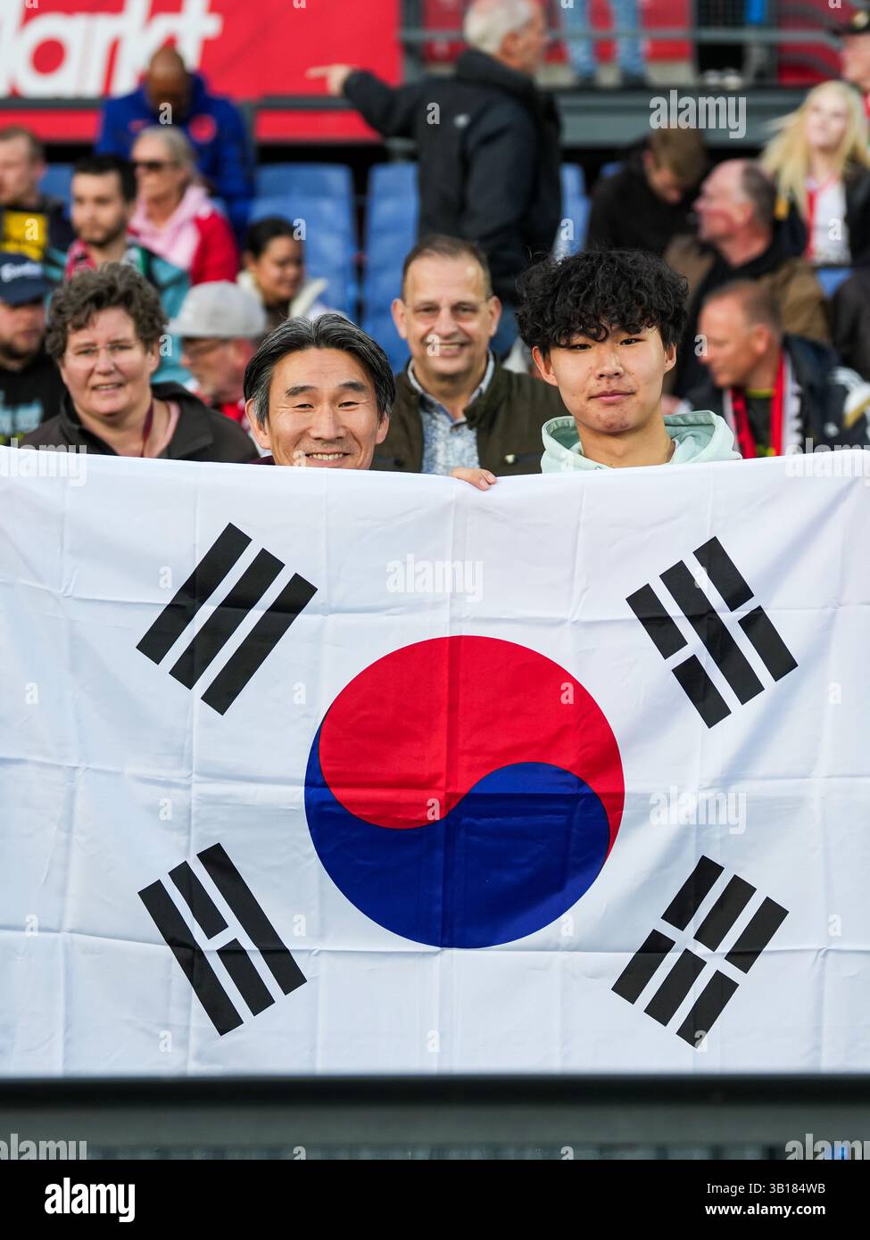 Rotterdam, The Netherlands. 25th Apr, 2025. Rotterdam - Korean fans ...