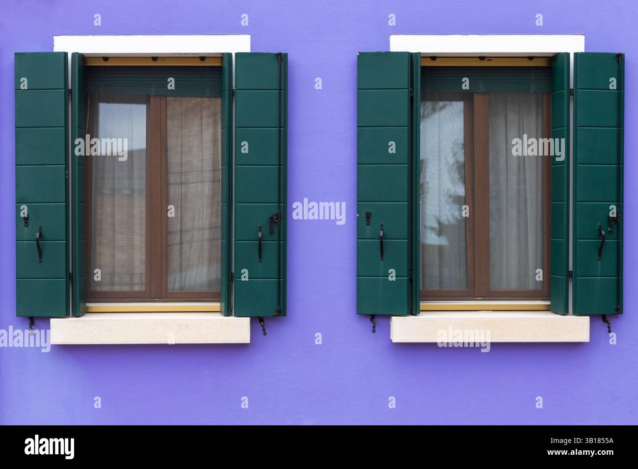 Two windows on green hi-res stock photography and images - Alamy