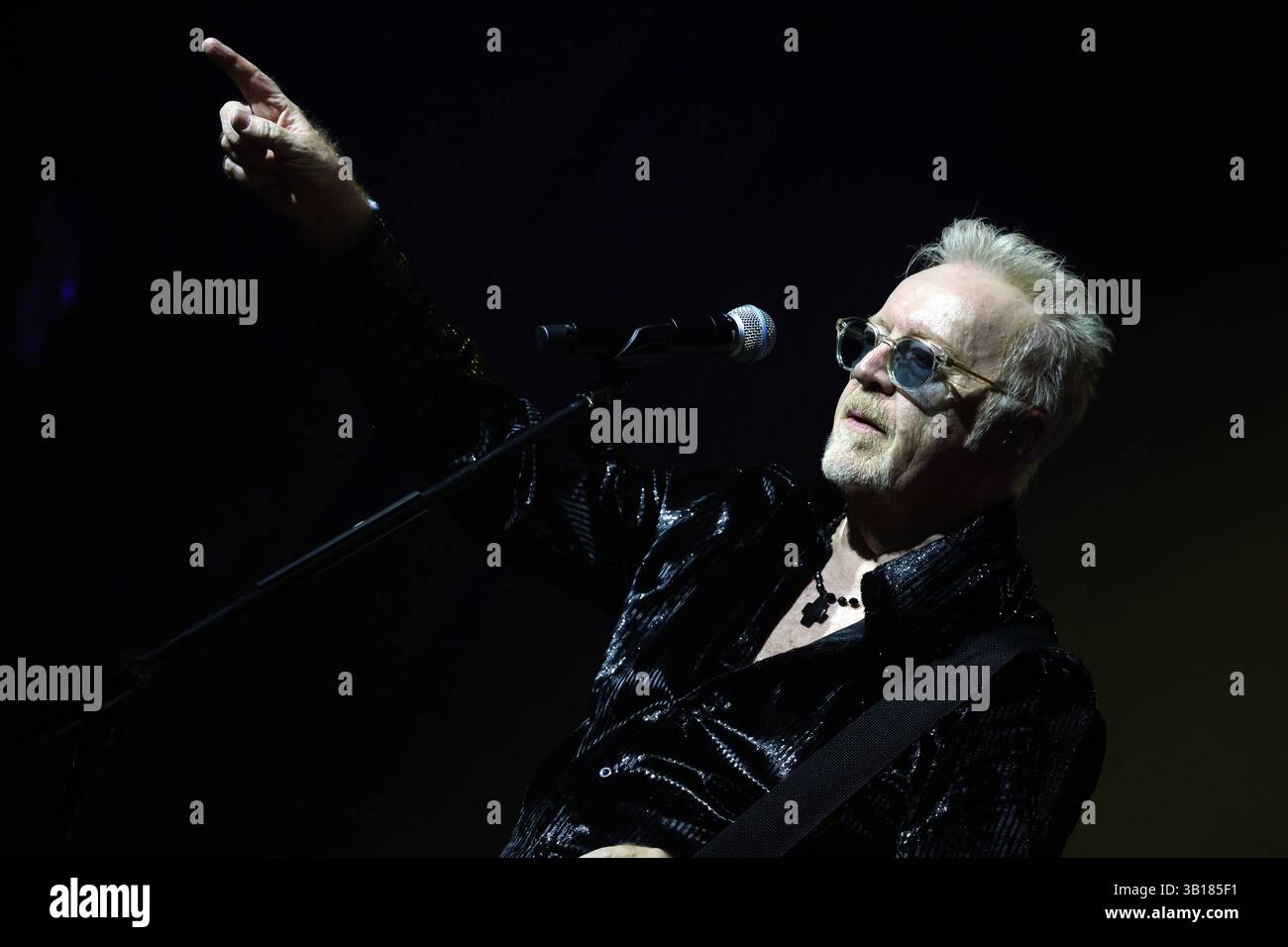 Music Concert - Umberto Tozzi LUltima notte rosa - the final tour Italian songwriter Umberto ...