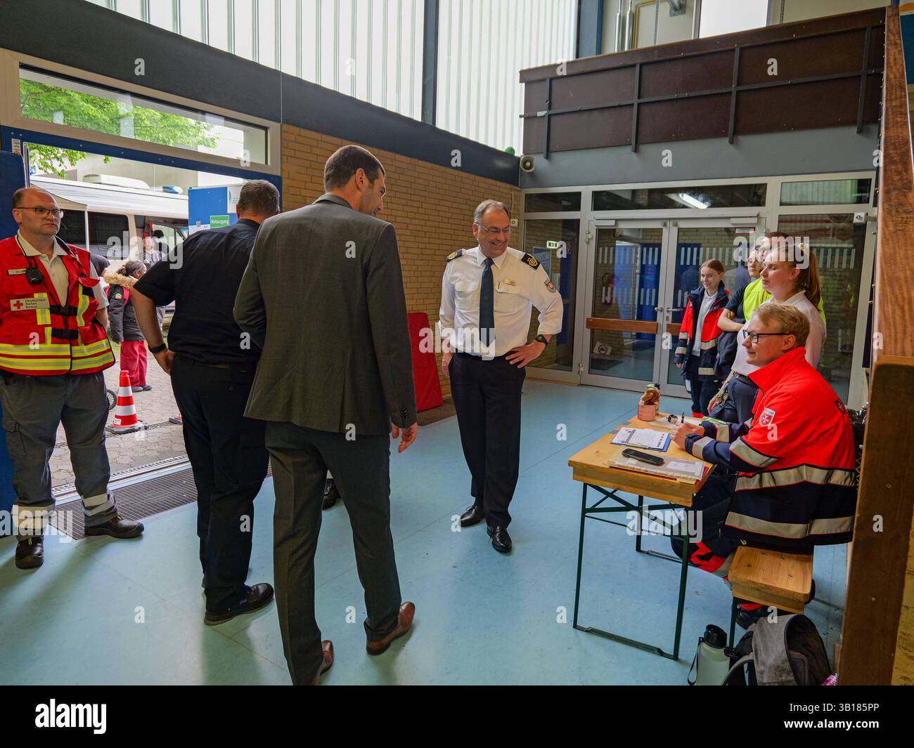 Erfolgreiche Bombenentschärfung in Hannover Der Chef der Feuerwehr ...