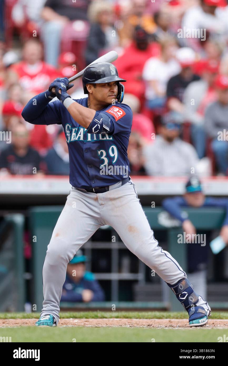 CINCINNATI, OH - APRIL 17: Seattle Mariners first baseman Donovan ...