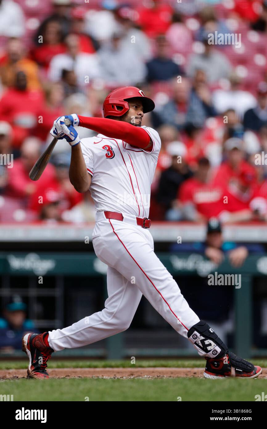CINCINNATI, OH - APRIL 17: Cincinnati Reds first baseman Jeimer ...