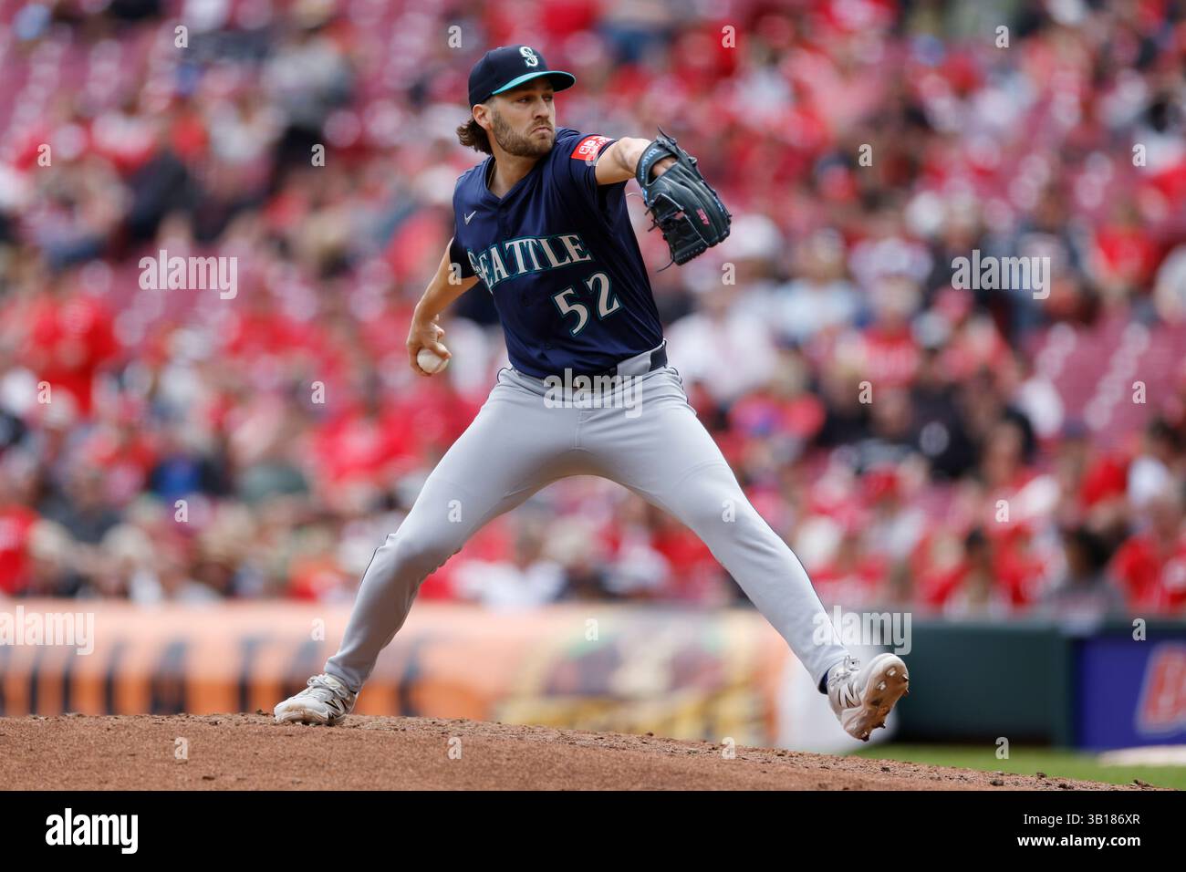 CINCINNATI, OH - APRIL 17: Seattle Mariners pitcher Collin Snider (52 ...
