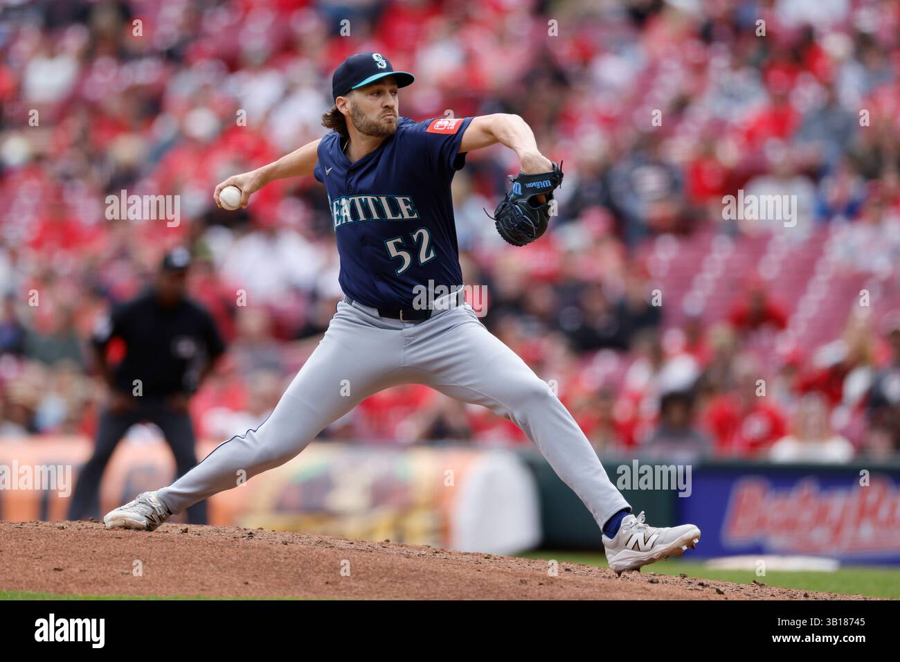 CINCINNATI, OH - APRIL 17: Seattle Mariners pitcher Collin Snider (52 ...