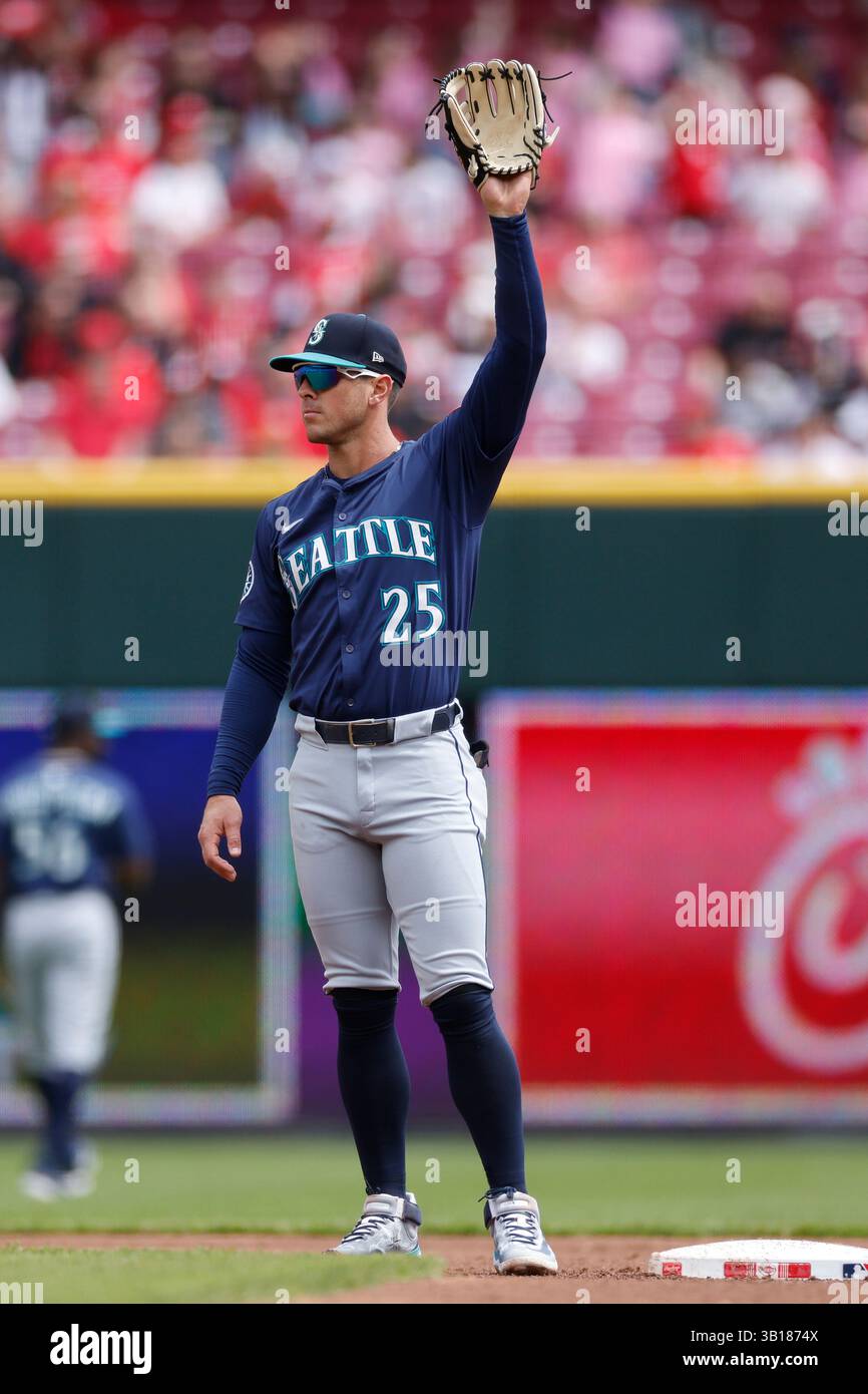 CINCINNATI, OH - APRIL 17: Seattle Mariners second baseman Dylan Moore ...