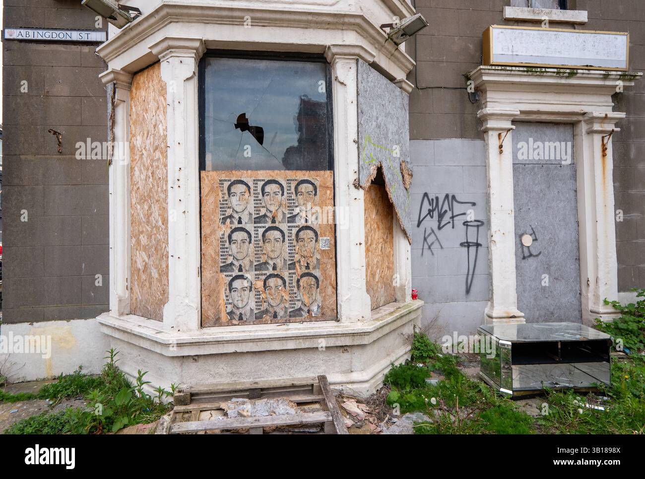 Derelict hotel in a line of derelict buildings , central Blackpool ...