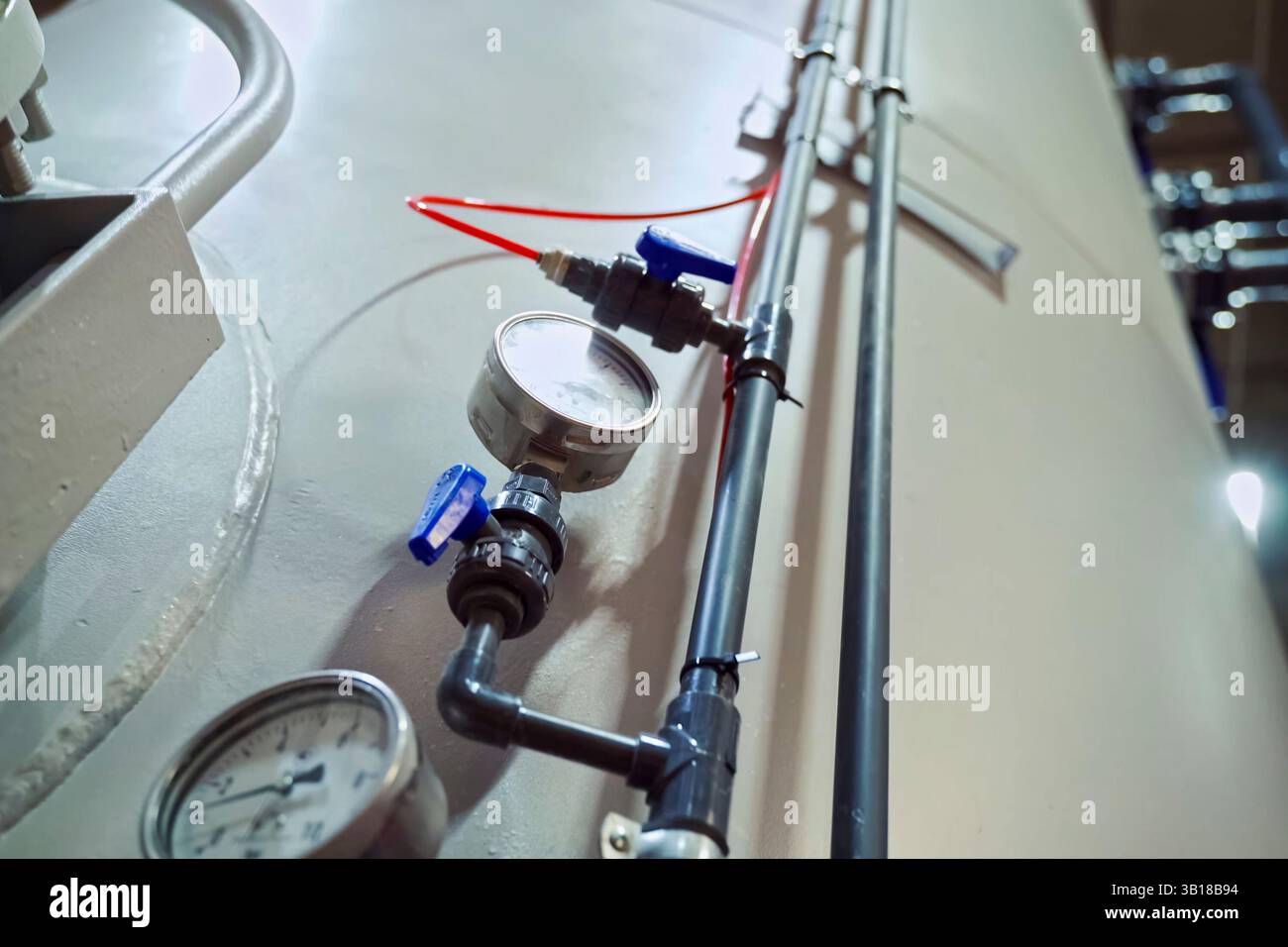 Pressure gauge, instrument for measuring pressure on industrial ...