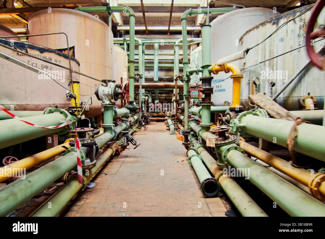 Pressure vessels in production. Pressure tanks Stock Photo - Alamy