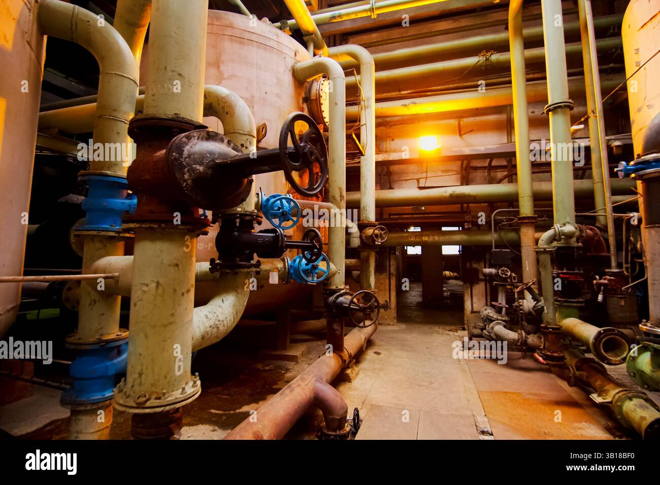 Pressure vessels in production. Pressure tanks Stock Photo - Alamy