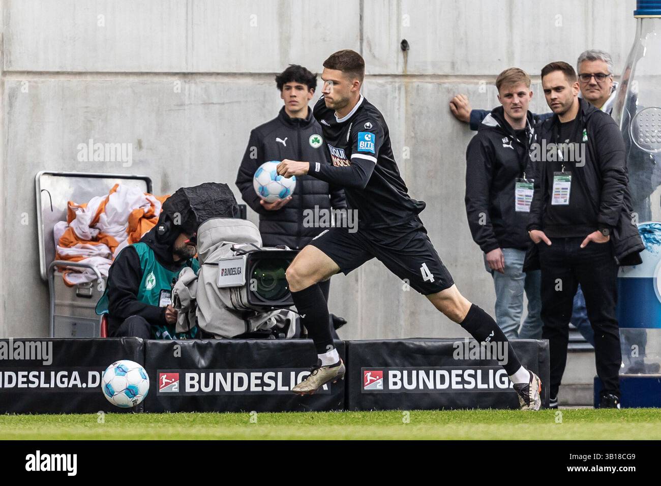 #4 Tom Gaal (SSV Ulm 1846 Fußball) DFL regulations prohibit any use of ...