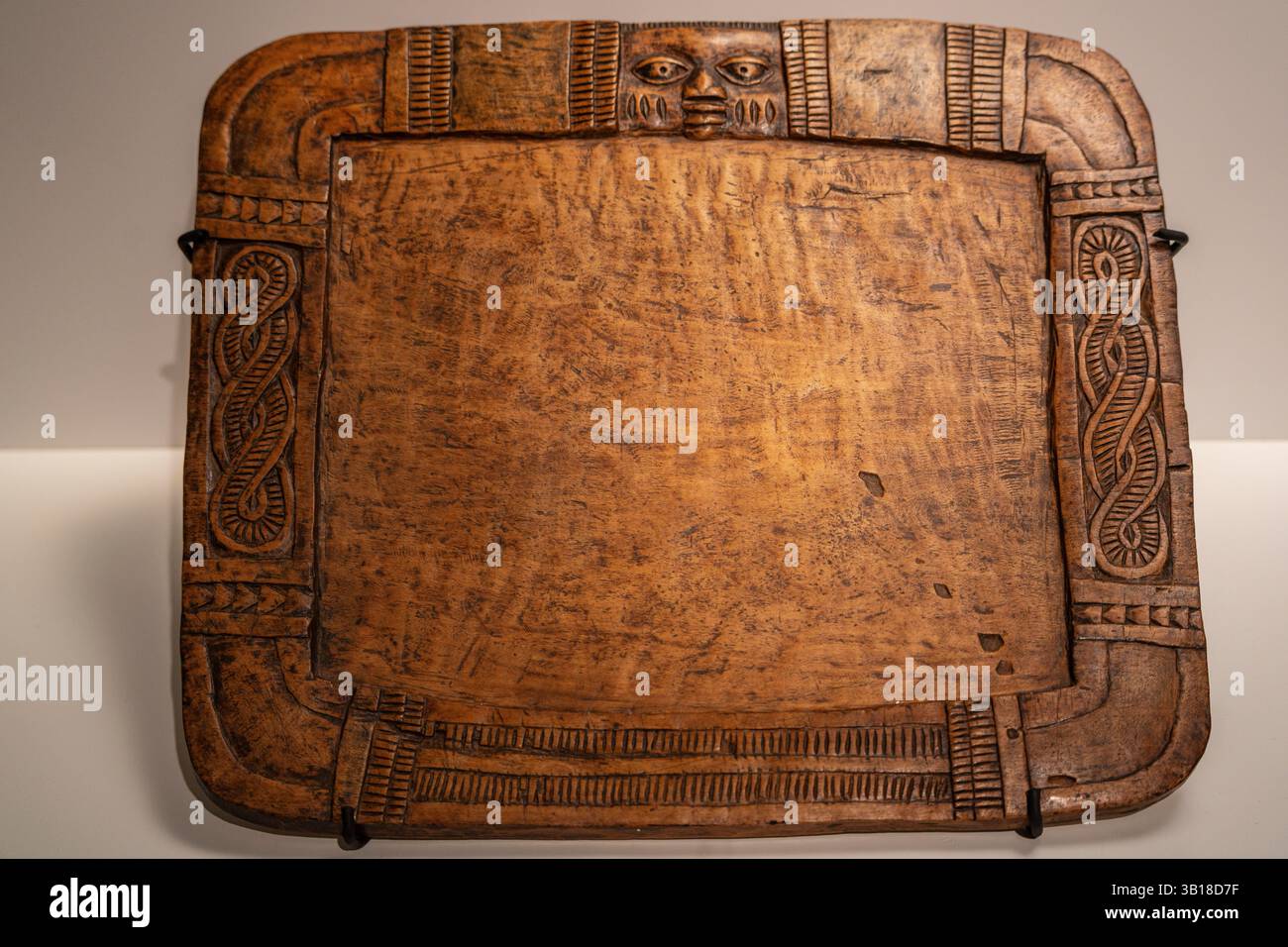 Ifa divination tray, Opon Ifa, Yoruba, Ketu region, Dahomey, Benin ...