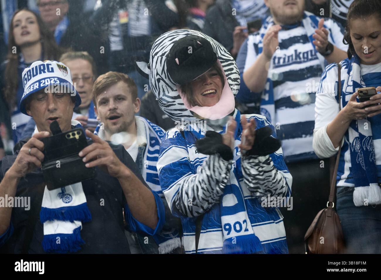 25 April 2025, North Rhine-Westphalia, Mönchengladbach: Soccer ...