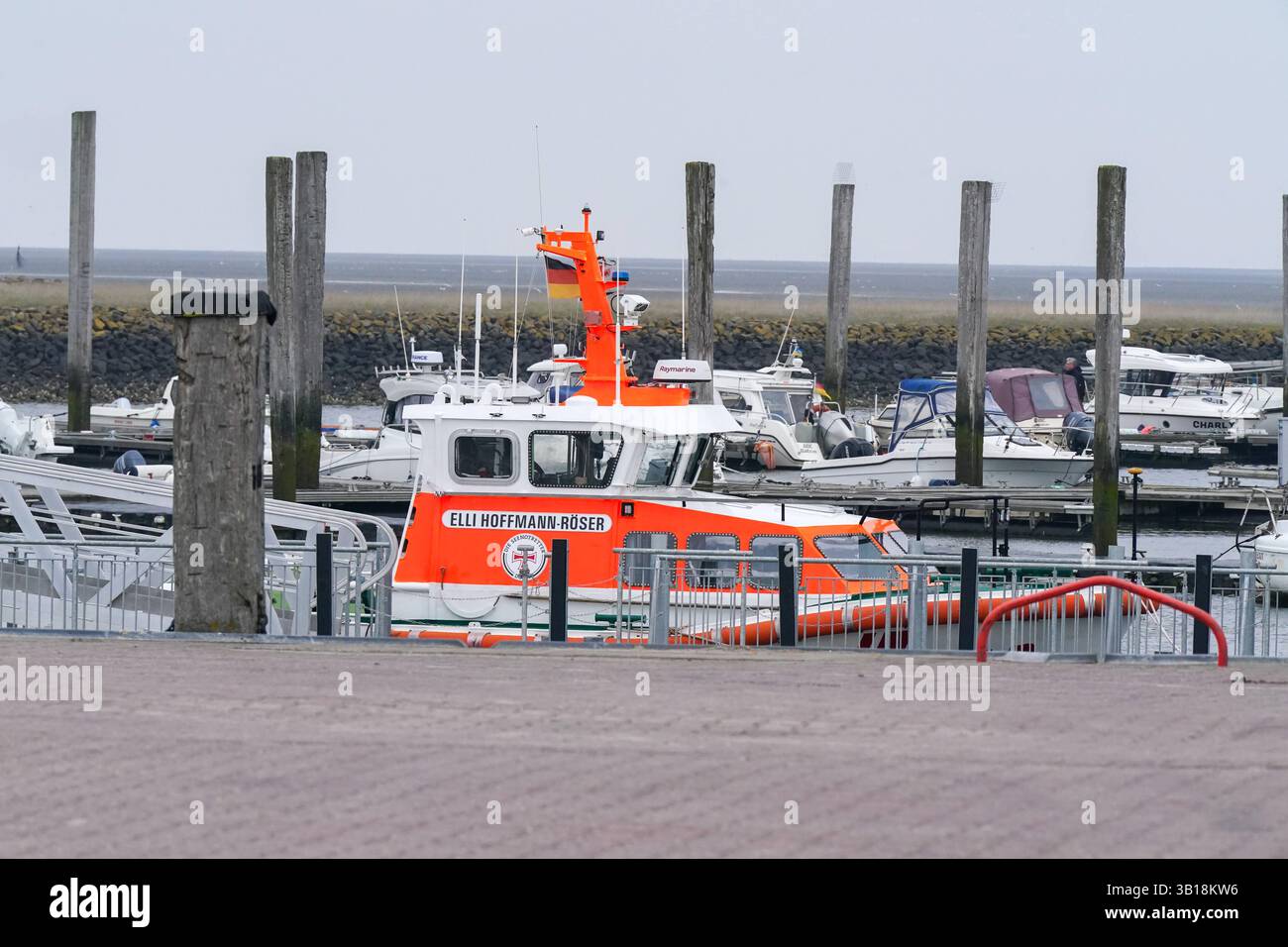 Seenotrettungskreuzer Elli Hoffmann-Röser im Hafen von Baltrum ...