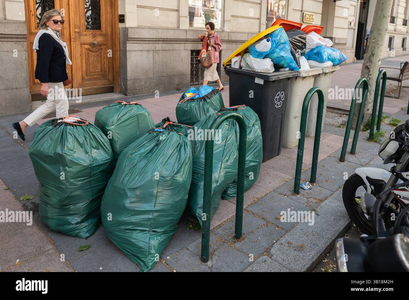 Madrid, Spain. 25th Apr, 2025. Women walk in downtown passing by ...
