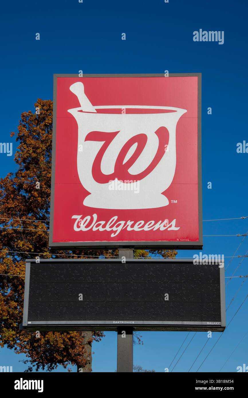 Leavenworth, Kansas. Sign and logo of a Walgreens pharmacy. It is one ...
