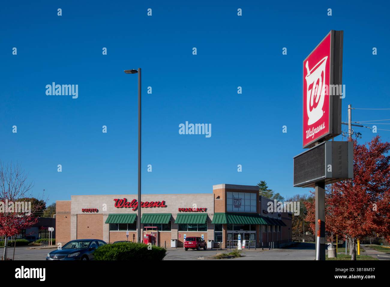 Leavenworth, Kansas. Exterior and logo of a Walgreens pharmacy. It is ...