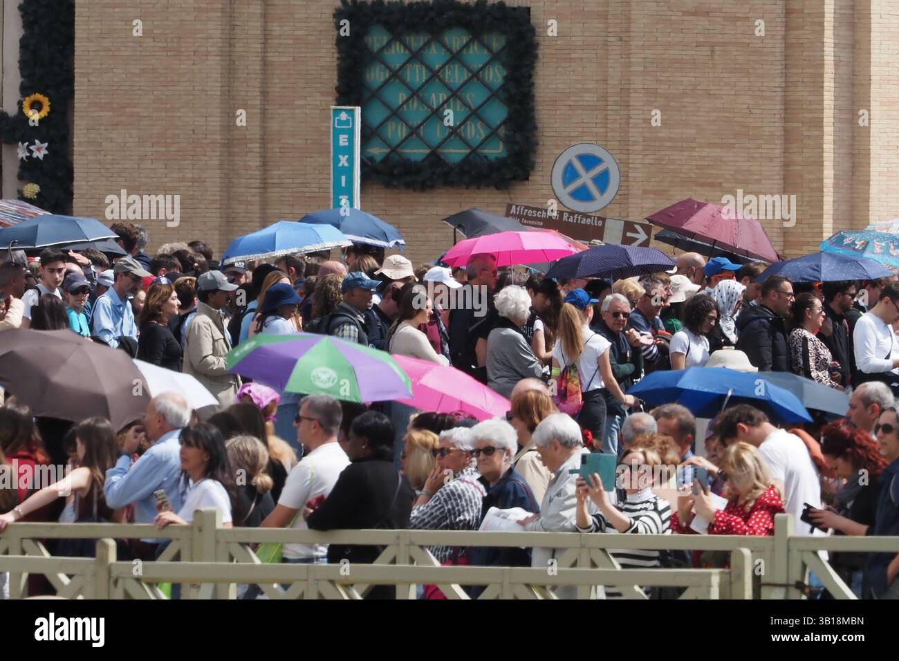 Roma, Italy. 25th Apr, 2025. Pope Francis memorabilia and souvenirs ...