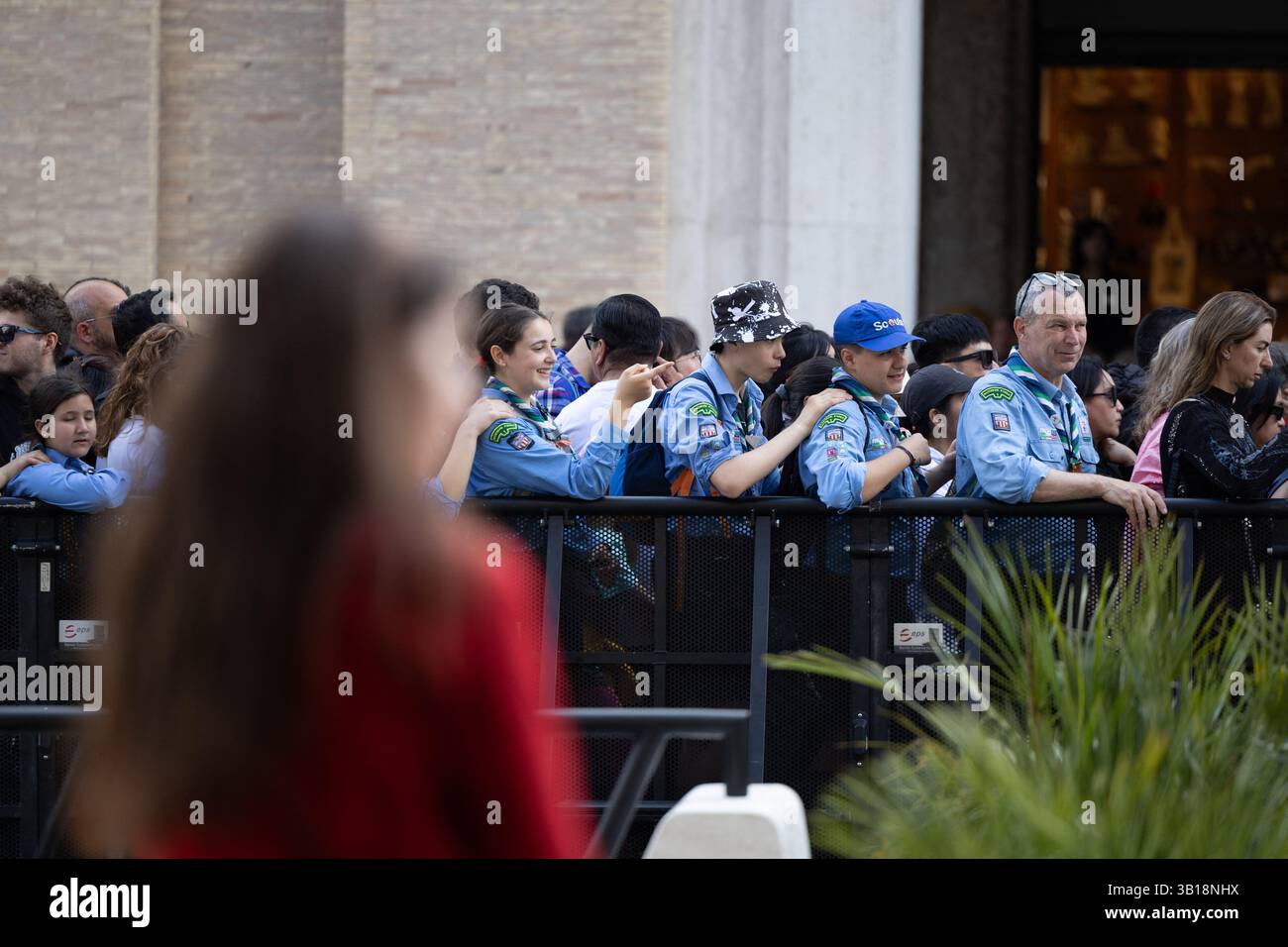 Rome, Italy. 25th Apr, 2025. Scouts queue at the St Peter Basilica of ...