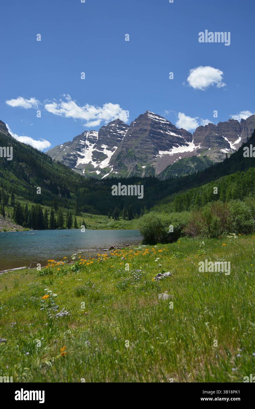 Snow capped mountain and lake in Maroon Bells Snowmass Wilderness White ...