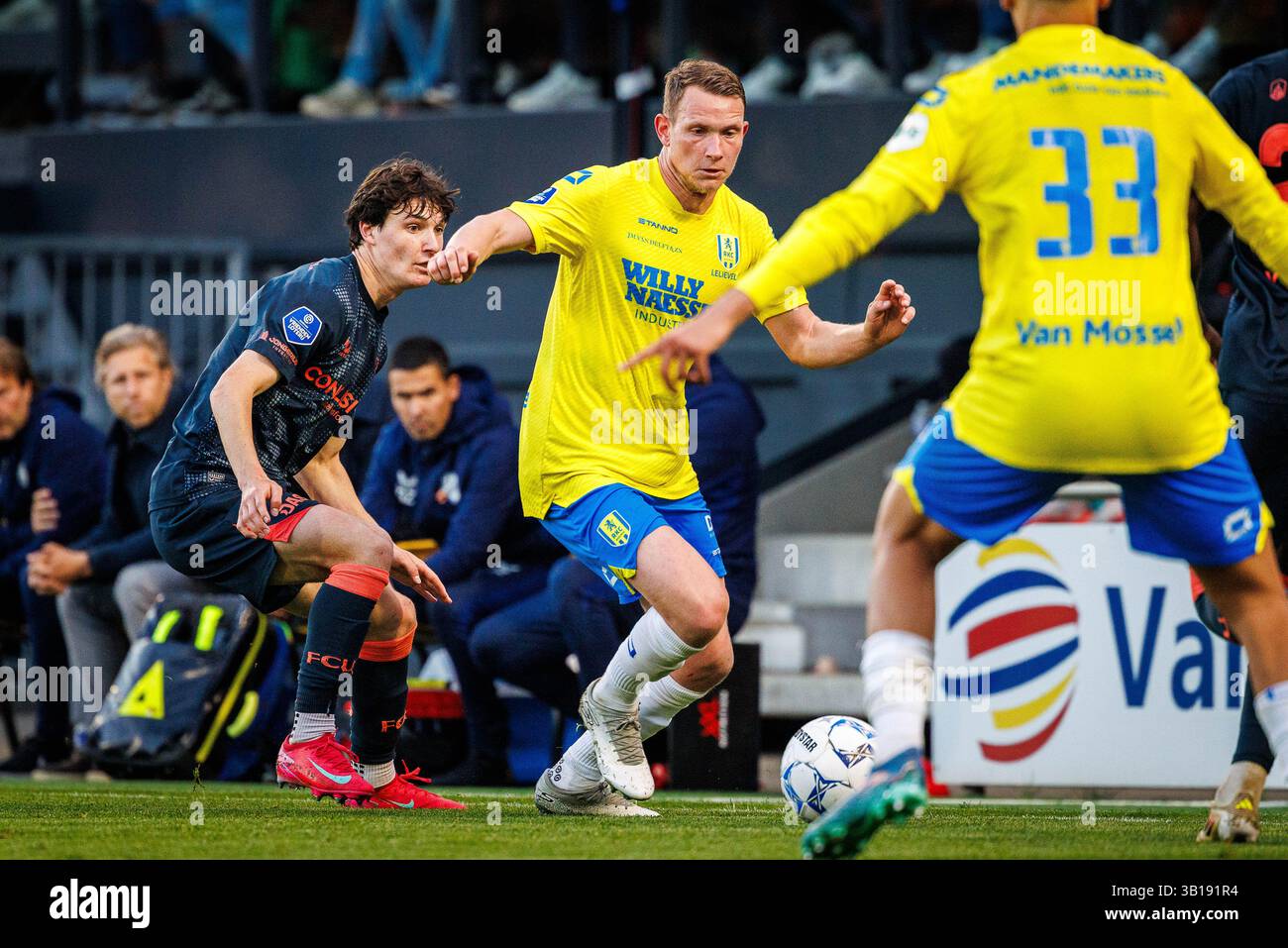 Waalwijk, Netherlands. 25th Apr, 2025. WAALWIJK, 25-04-2025, Mandemakers Stadion, Season 2024 ...