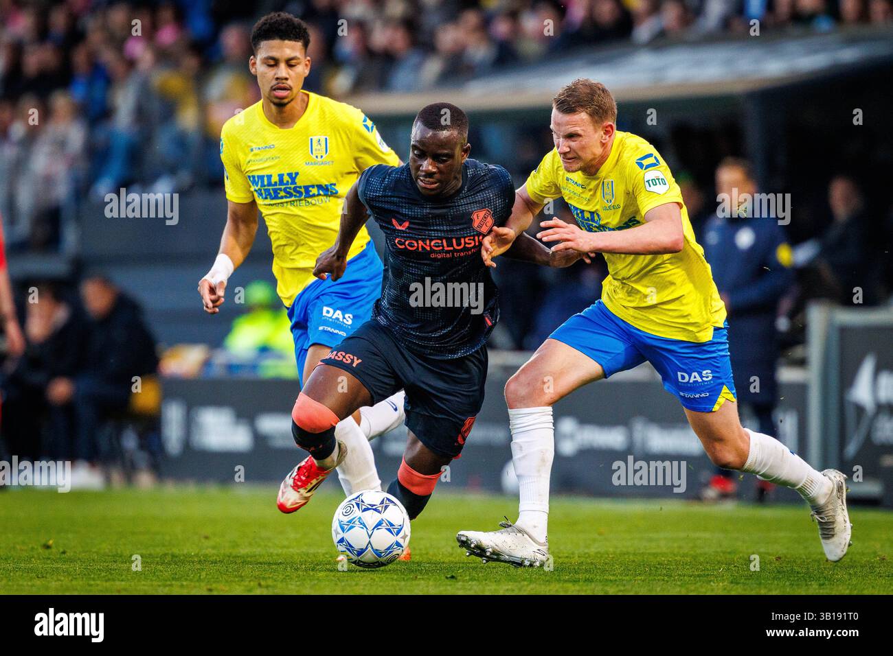 Waalwijk, Netherlands. 25th Apr, 2025. WAALWIJK, 25-04-2025, Mandemakers Stadion, Season 2024 ...