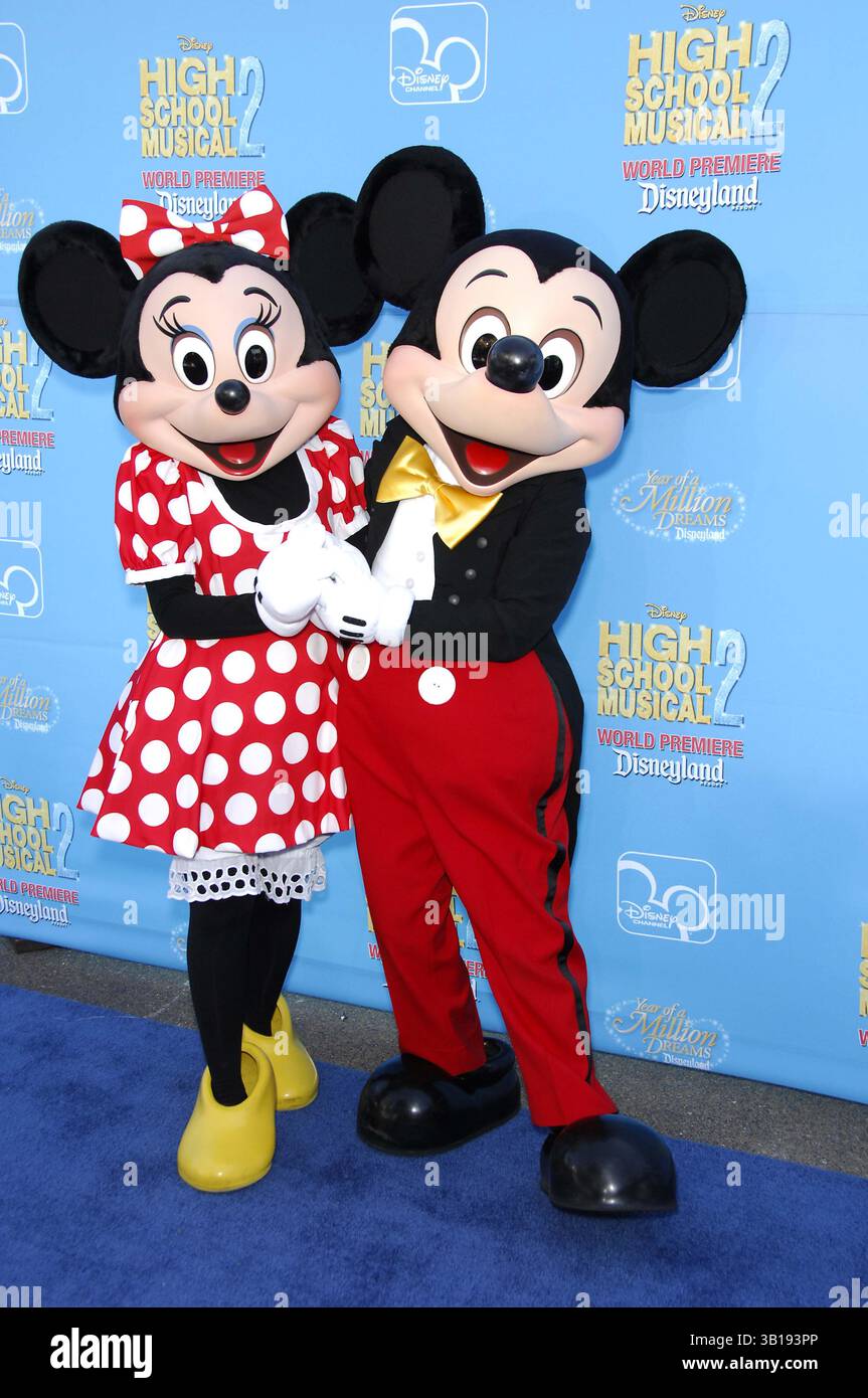 Aug. 14, 2007 - Hollywood, California, U.S. - K54141MGE.WORLD PREMIERE ...