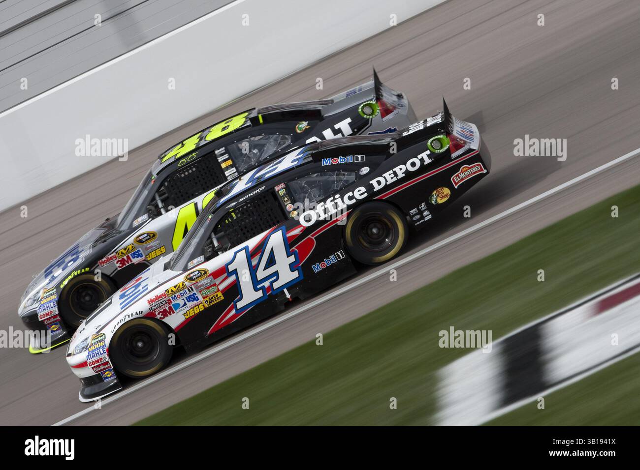 Tony stewart jimmie johnson race hi-res stock photography and images ...