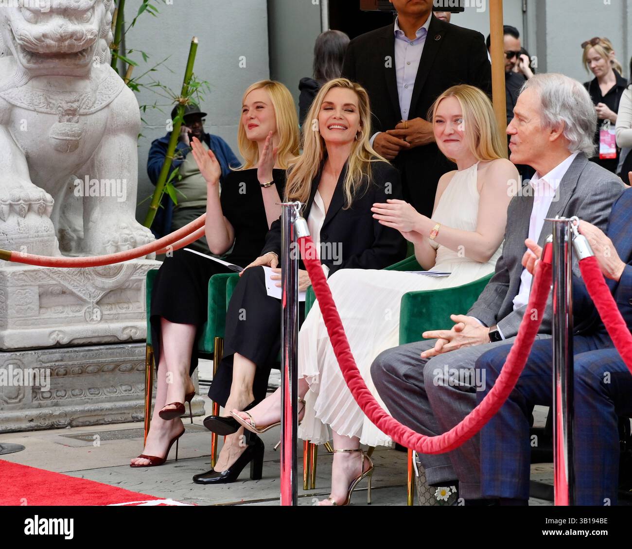 Los Angeles, United States. 25th Apr, 2025. US actresses Elle Fanning ...