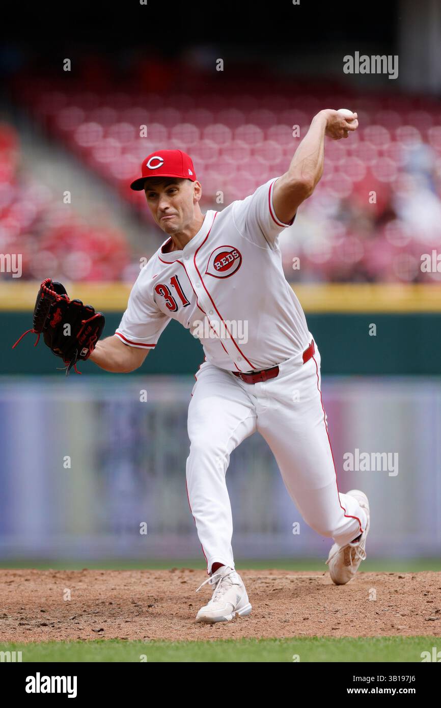 CINCINNATI, OH - APRIL 17: Cincinnati Reds pitcher Brent Suter (31 ...