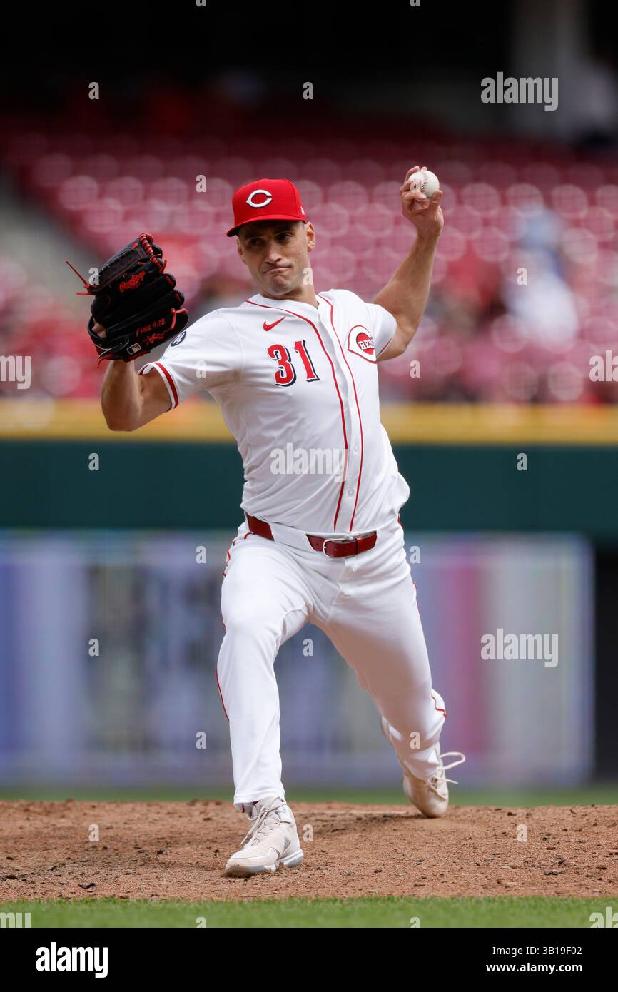 CINCINNATI, OH - APRIL 17: Cincinnati Reds pitcher Brent Suter (31 ...