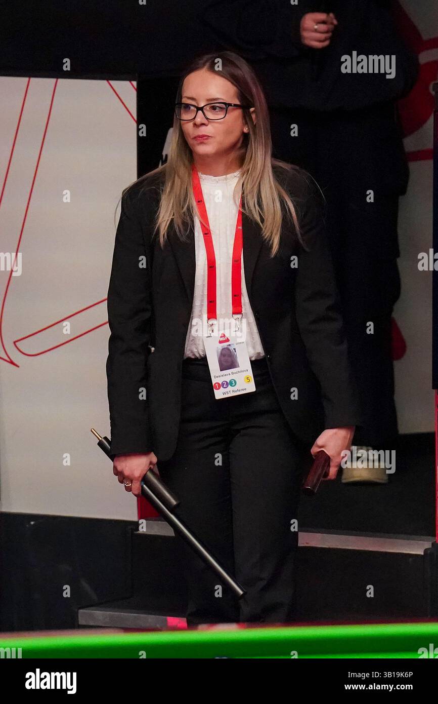 Sheffield, UK. 25th Apr, 2025. Referee Desislava Bozhilova (Bulgaria ...