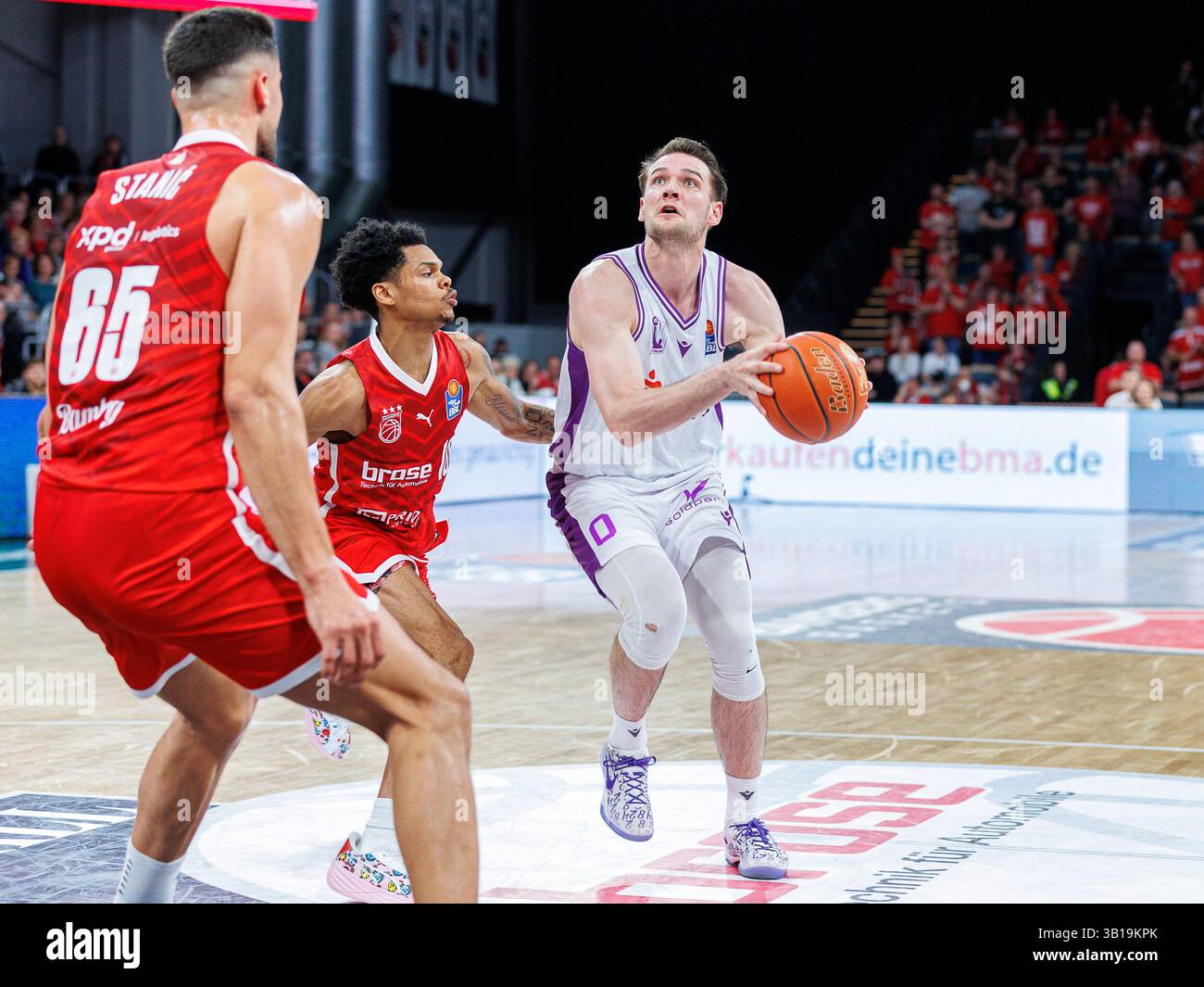 Bamberg, Deutschland. 25th Apr, 2025. Filip Stanic (Bamberg Baskets ...