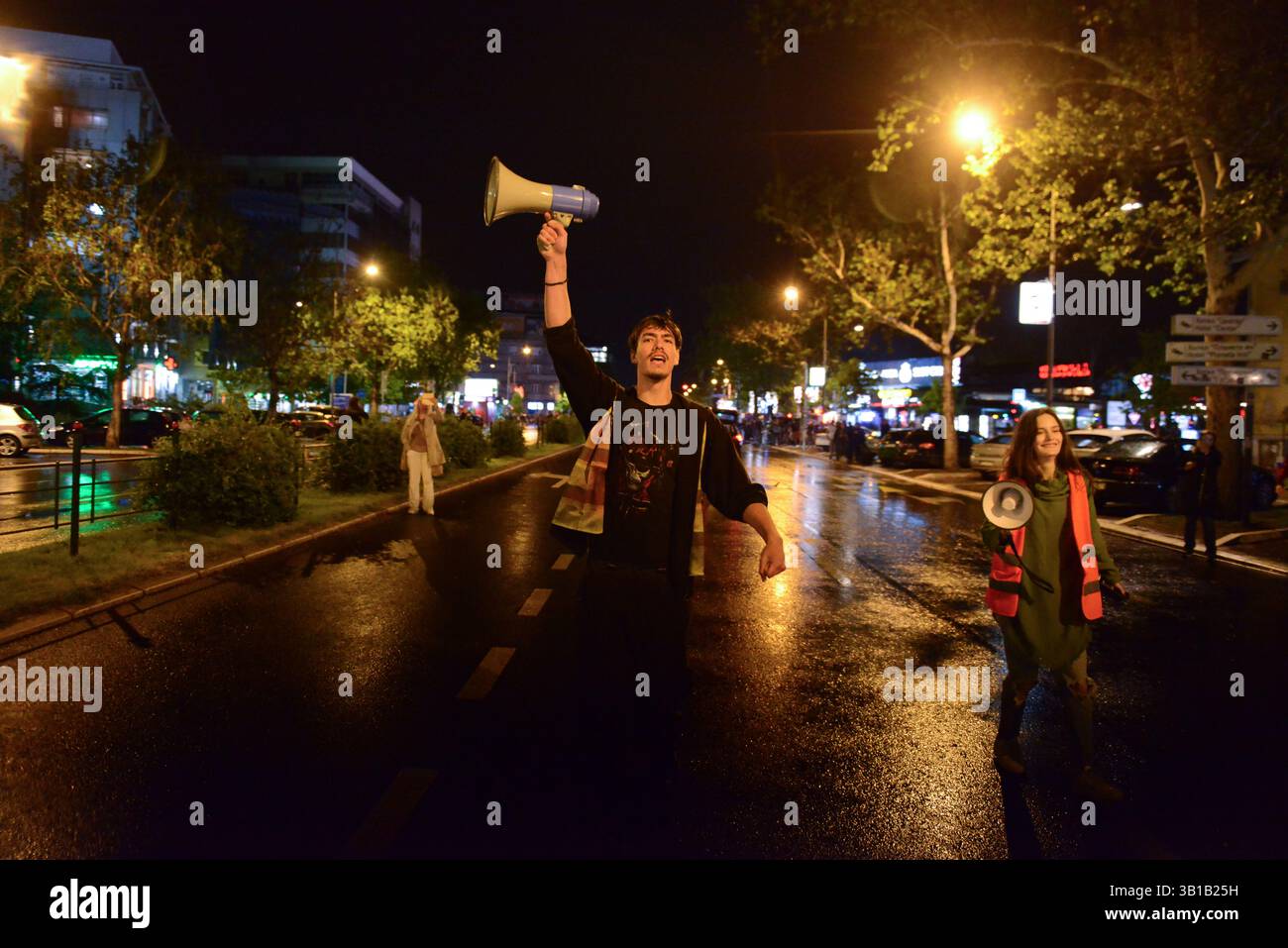 Novi Sad, Serbia. 26th Apr 2025. Students from all over Serbia arriving ...