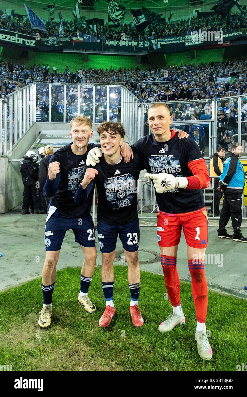 Jannik Zahmel (MSV Duisburg, 21), Jan-Simon Symalla (MSV Duisburg, 23 ...