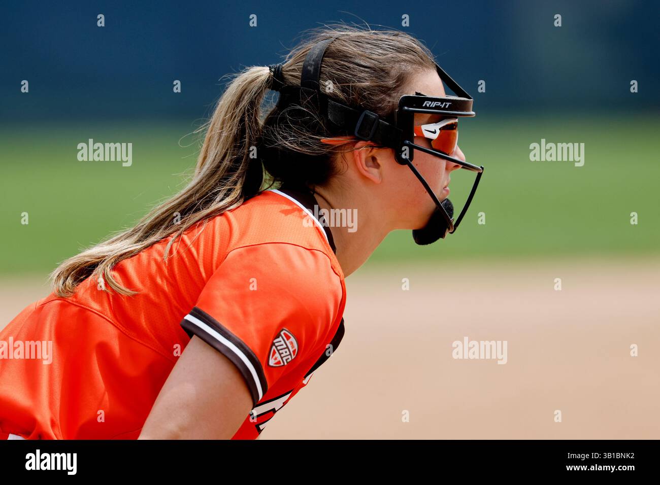 Bowling Green third baseman Addie Martin (0) in the field against the ...