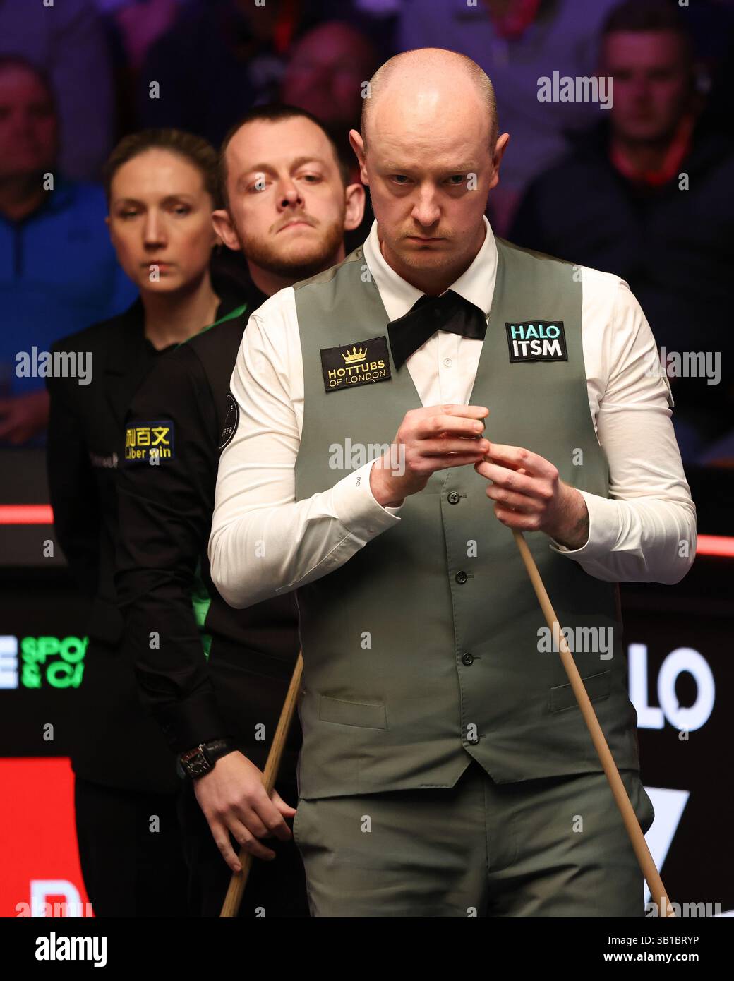 Chris Wakelin and Mark Allen during the 2025 Halo World Snooker ...