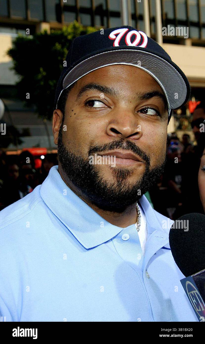 June 27, 2005 - Hollywood, California, U.S. - K43941EG.WAR OF THE ...