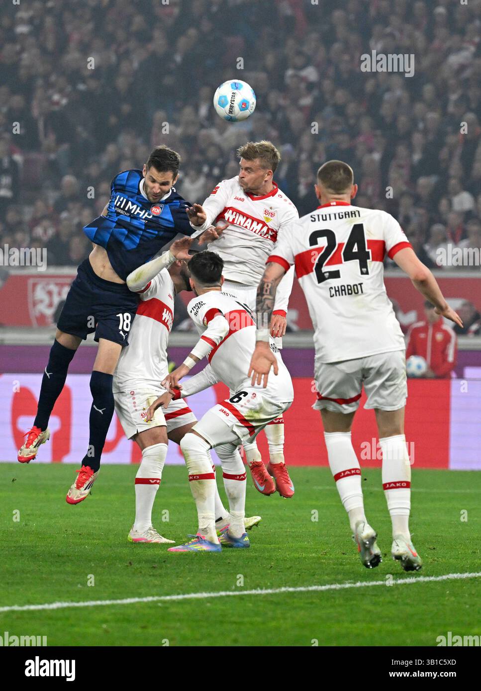 Strafraumszene, Torraumszene Kopfballduell Zweikampf Aktion Marvin Pieringer 1. FC Heidenheim ...