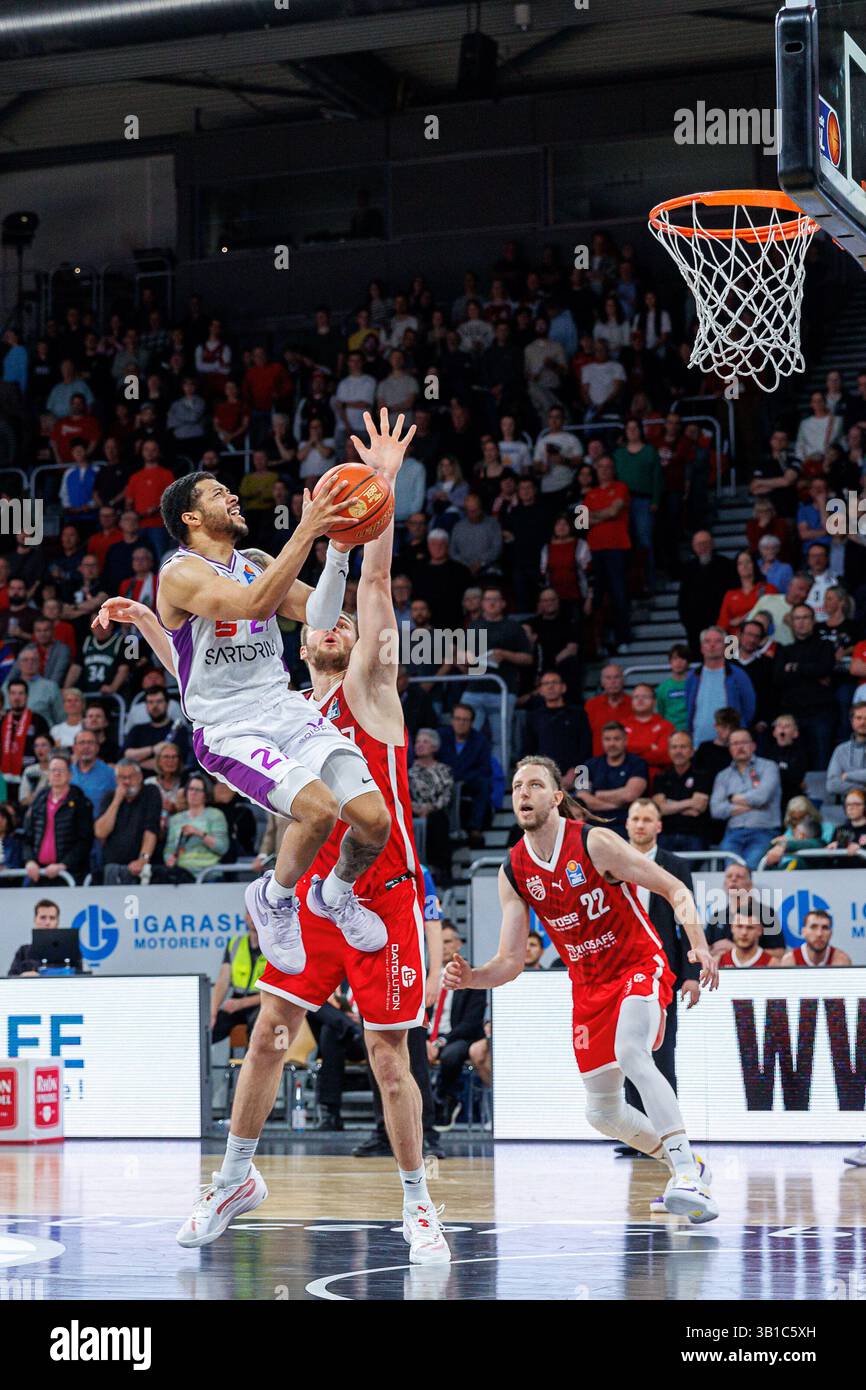 Bamberg, Deutschland. 25th Apr, 2025. Marcus Shaver Jr. (BG Goettingen ...