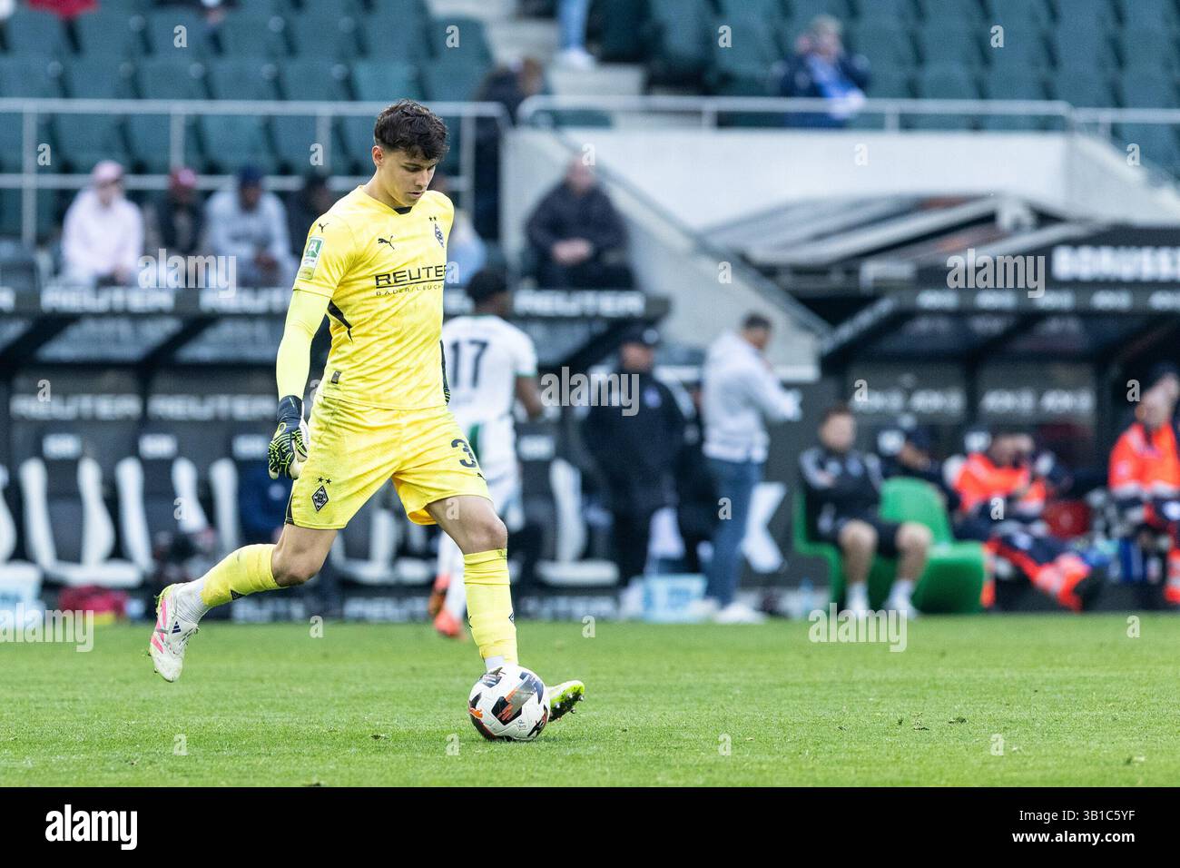 Maximilian Neutgens (Borussia M?nchengladbach II, 30) Regionalliga West ...