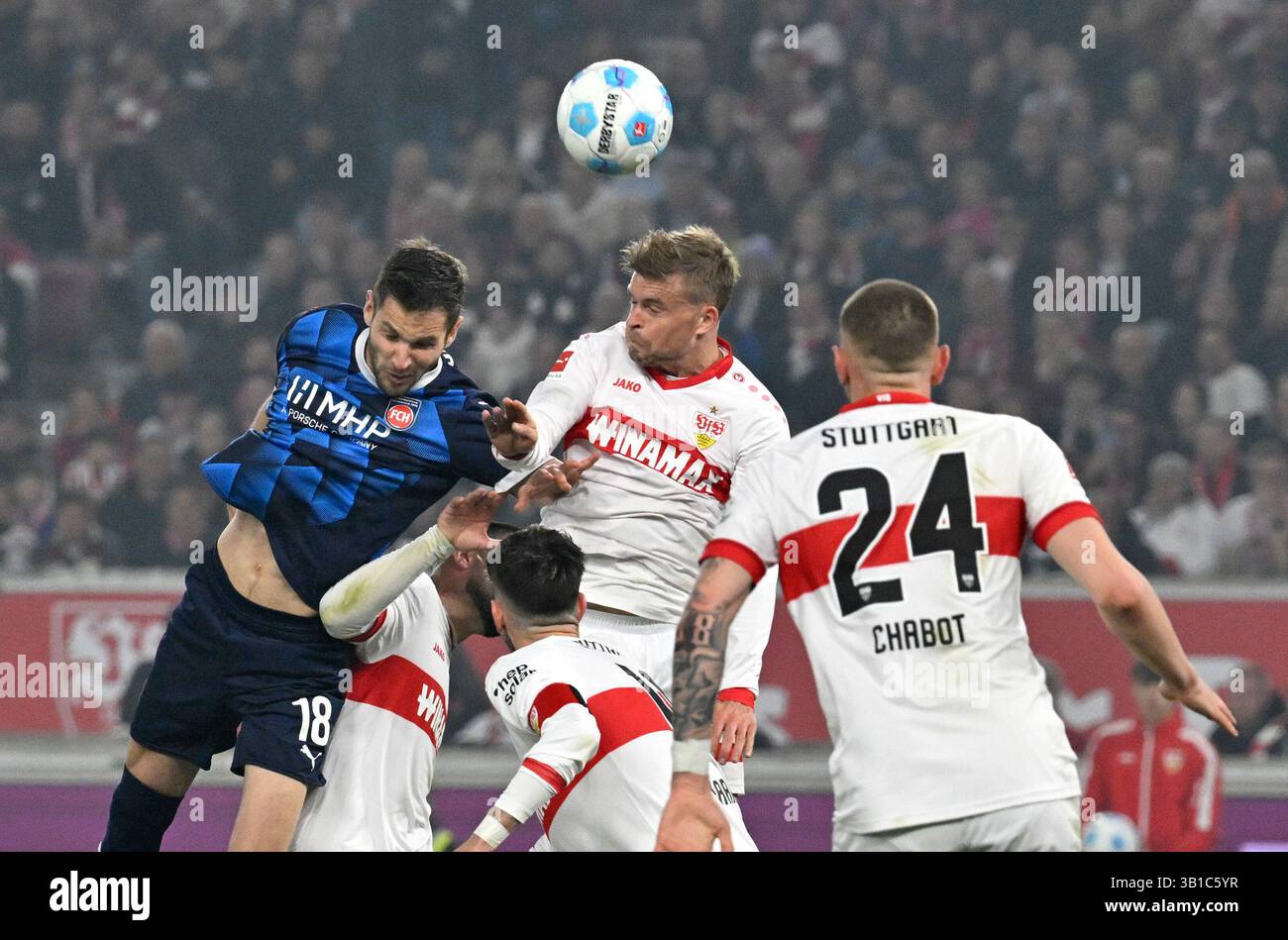 Strafraumszene, Torraumszene Kopfballduell Zweikampf Aktion Marvin Pieringer 1. FC Heidenheim ...