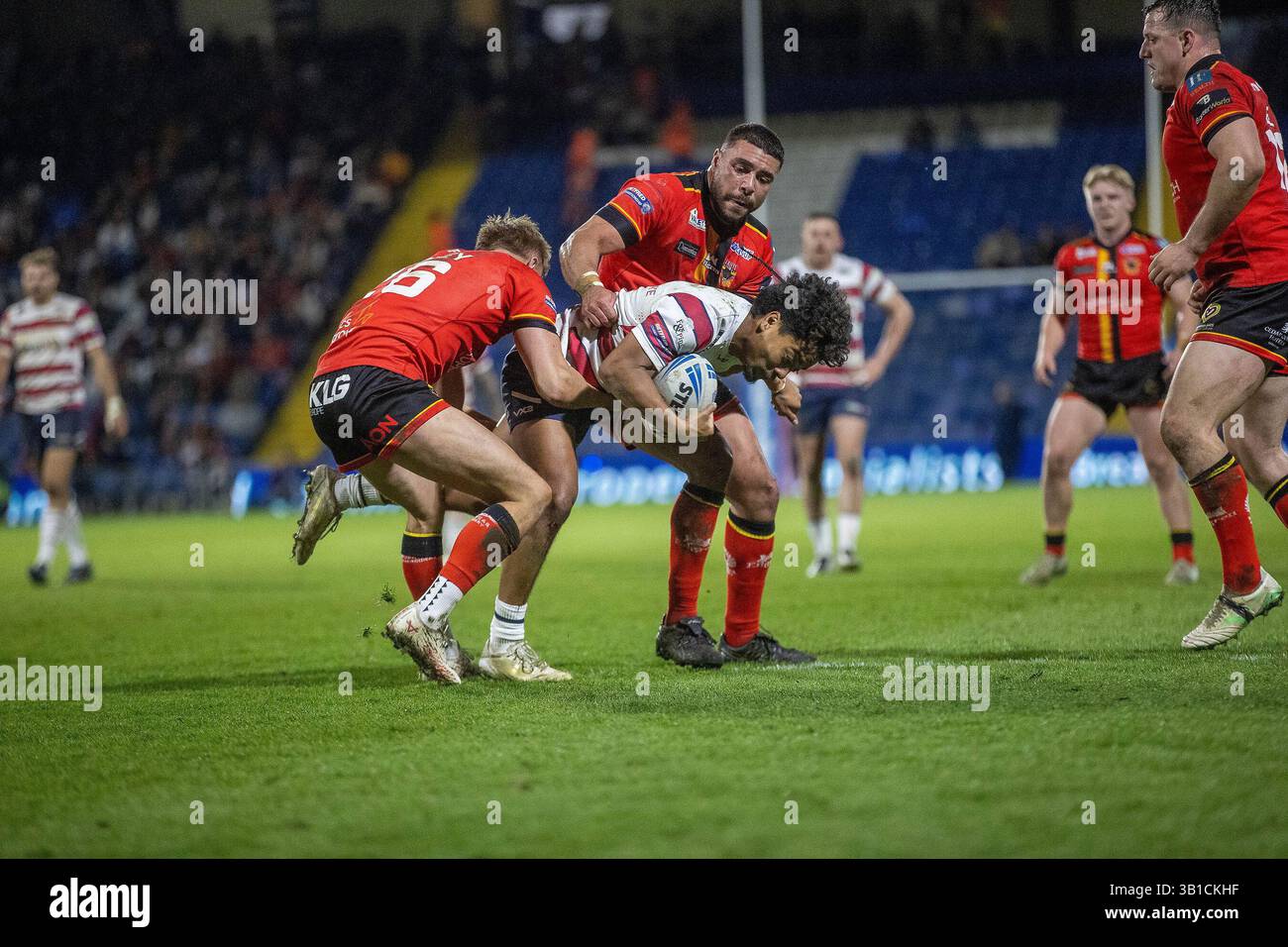 Ronan Micheal and Luke Hooley tackle Phoenix Laulu-Togoga'e*** during ...